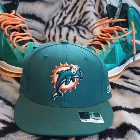 Reebok | Accessories | Fitted Hat | Poshmark